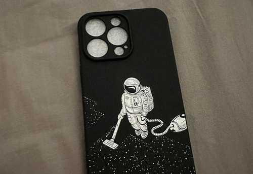 Чехол на iPhone 13 pro космонавт