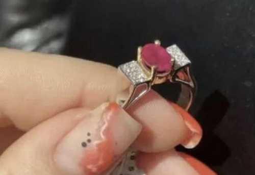 Золотое кольцо с рубином 1 карат и бриллиантами