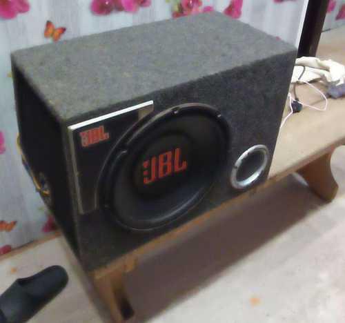 Сабвуфер JBL c усилителем JBL