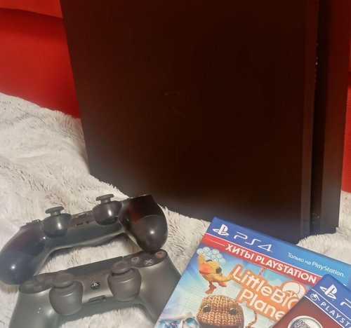 Sony PlayStation 4 Slim, 500 ГБ, 2 геймпада