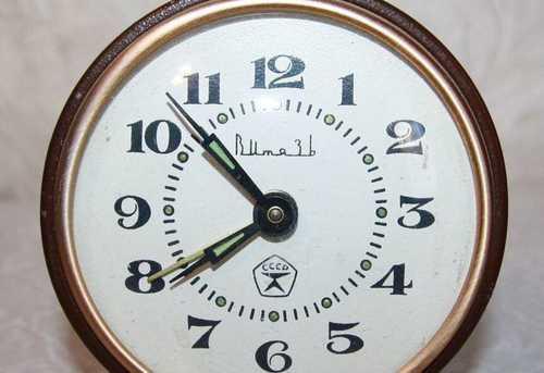 Часы будильник "Витязь", СССР 1970-е г