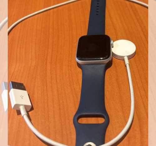 Смарт-часы Apple Watch SE 2020 44mm Silver