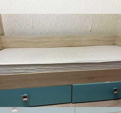 Продам детскую кровать с двумя выдвижными ящиками