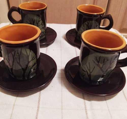 Кофейные чашки с блюдцами