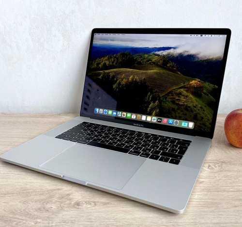 MacBook Pro 15" 2018 i7 16Gb SSD 256Gb 555x 4Gb