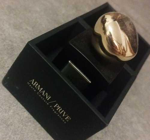 Мужской парфюм Armani/prive