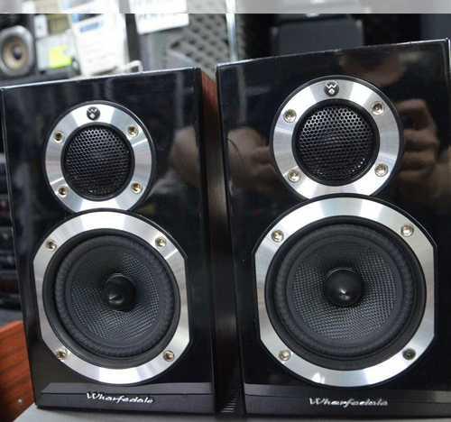 Колонки полочные Wharfedale Diamond 10.0