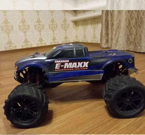 Traxxas e-maxx