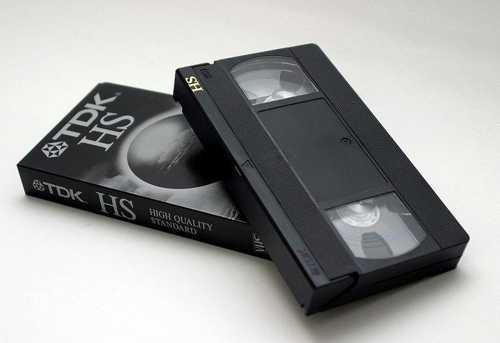 Видеокассеты VHS с записями,аудиокассеты, болванки