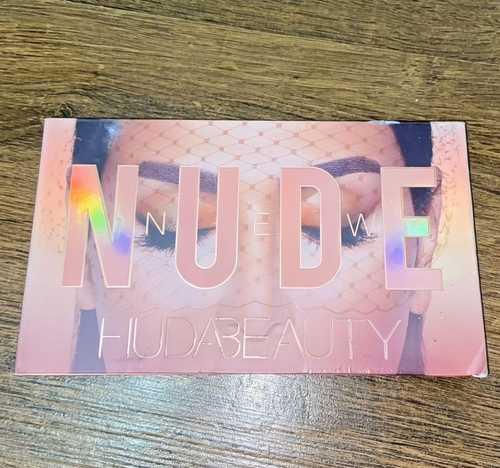 Huda beauty палетка