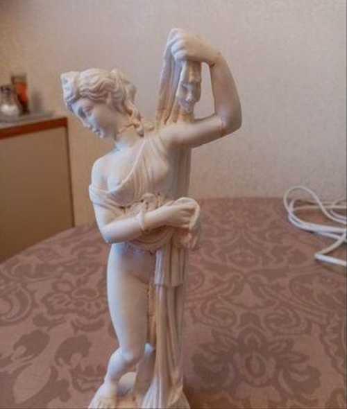Статуэтка Венеры из мрамора (Греция)
