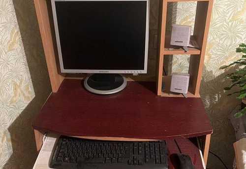 Компьютер и стол для компьютера