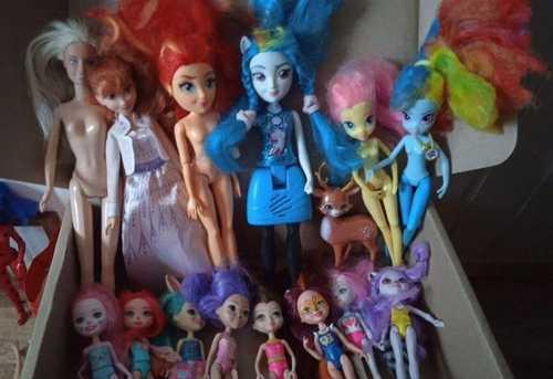 Коробка игрушек для девочки. 14 кукол