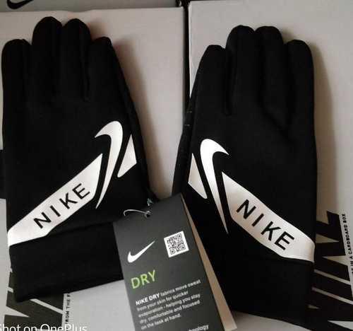 Зимние перчатки футбольные Nike