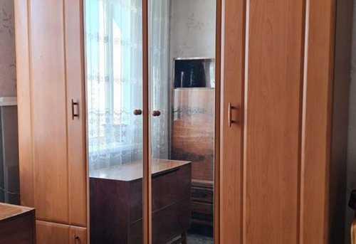 Шкаф плательный с зеркалами