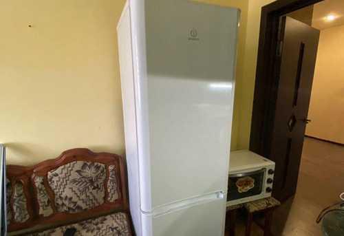 Холодильник indesit