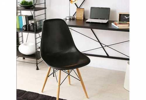 Стул чёрный для офиса в стиле eames