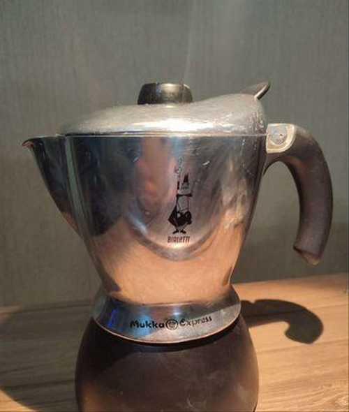 Гейзерная кофеварка bialetti mukka