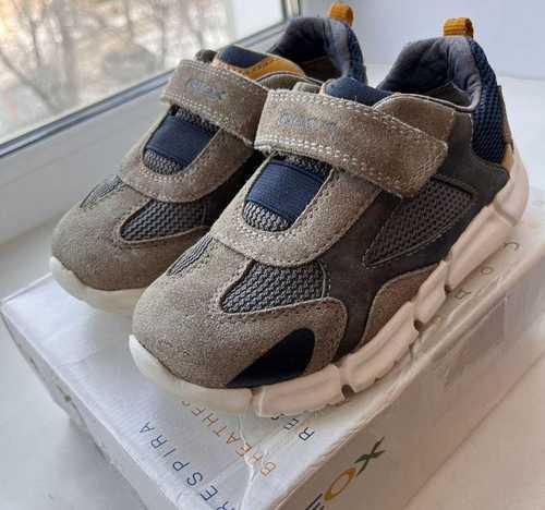 Кроссовки geox 27