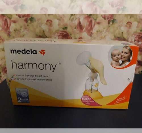 Молокоотсос Medela ручной + пакеты в подарок