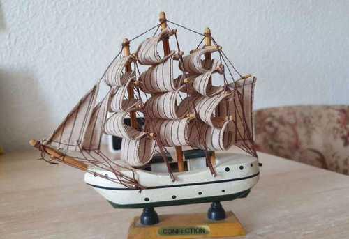 Модель кораблика сувенирная