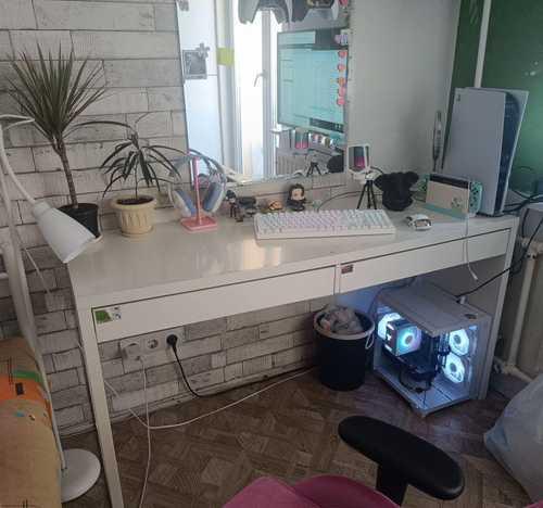 Письменный стол IKEA с ящиками, 140 см