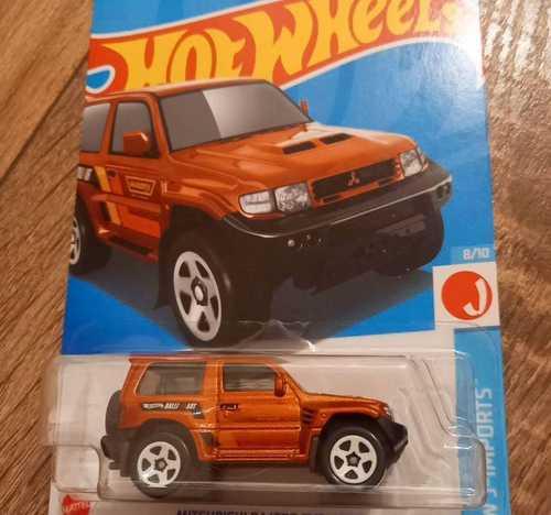 Hot wheels машинка Mitsubishi Pajero