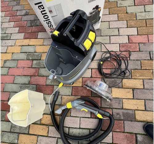 Моющий пылесос Karcher Puzzi 8