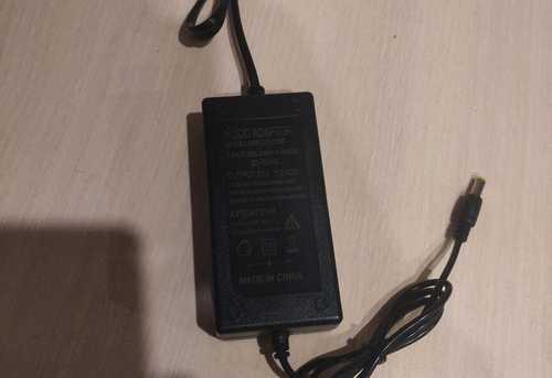 Универсальное зарядное устройство DW-2151200