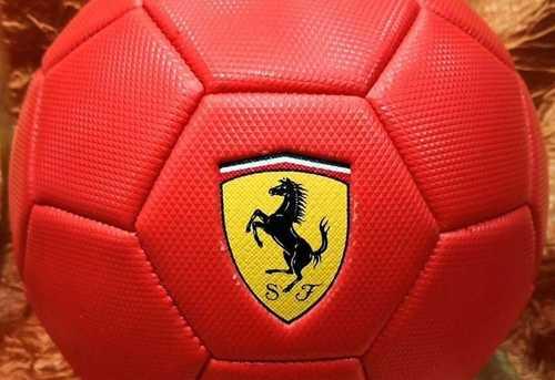 Красный мяч для поклонников Ferrari