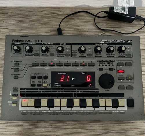 Roland mc-303