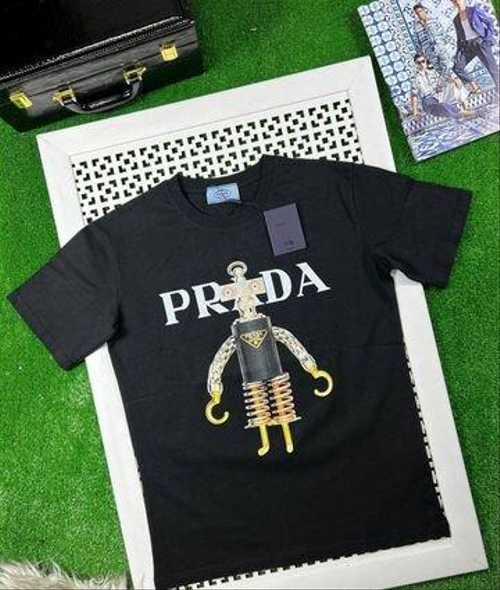 Футболка Prada