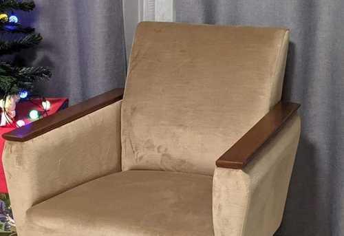 Кресло винтажное ГДР в гостиную после реставрации