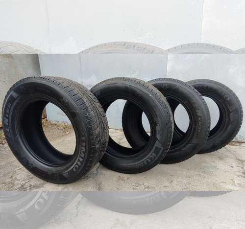 Kumho I'Zen KW31 215/65 R16 102R