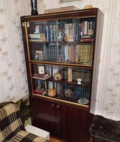 Книжный шкаф деревянный, полированный