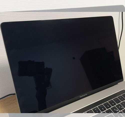 Macbook pro 15 2017 i7 16gb 512gb