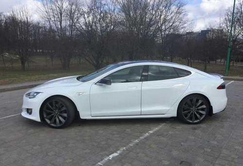 Крыша на Tesla Model S