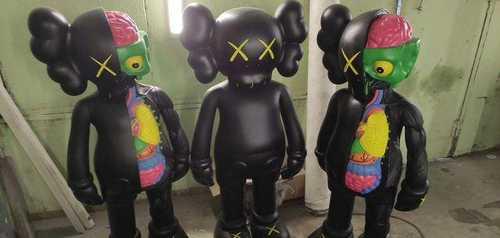 Объемные фигуры из стеклопластика, Kaws