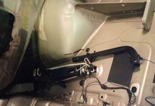 Инструмент в багажник домкрат балонный ключ дастер