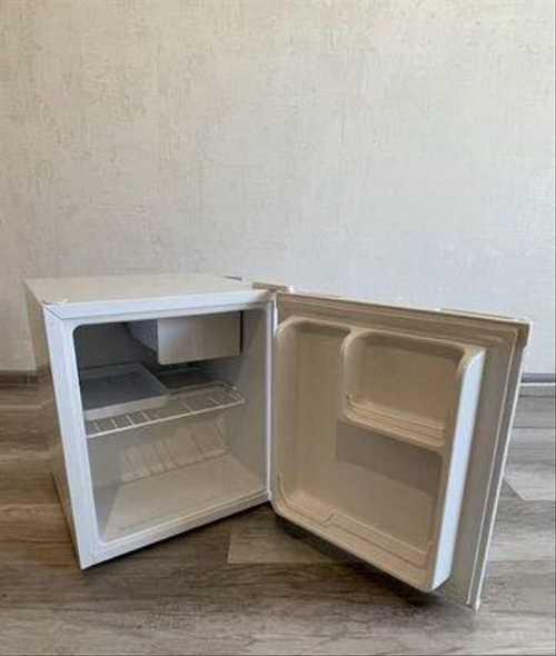 Продам мини холодильник с морозильной камерой