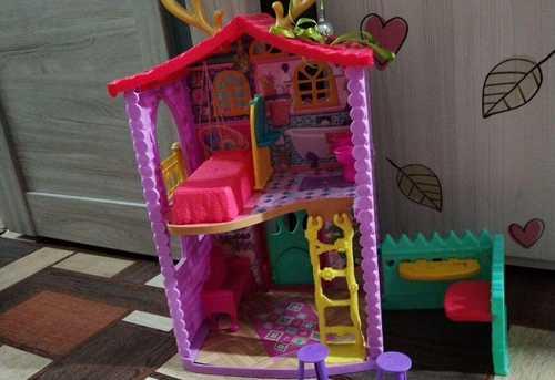 Кукольный домик с мебелью и куклами