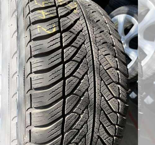 Goodyear UltraGrip 8 Performance 245/45 R18