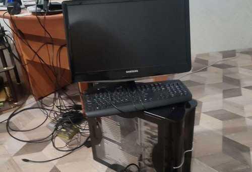 Компьютер с монитором клавиатурой