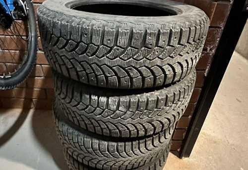 Bridgestone Blizzak Spike-01 215/60 R17