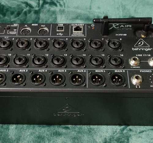 Цифровой микшерный пульт behringer xr18