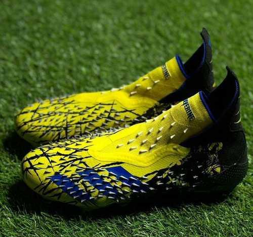 Детские футбольные бутсы Adidas Predator Freak 