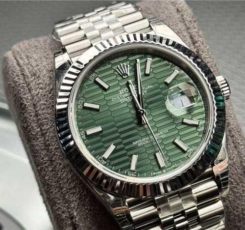 Часы Rolex Datejust 41mm Mint Green Motif Jubilee