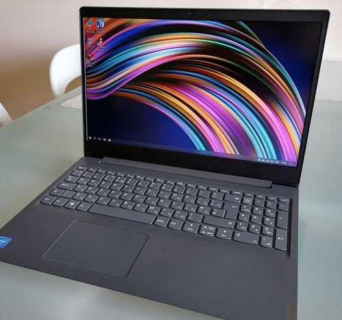 Ноутбук Lenovo V15 IGL новый