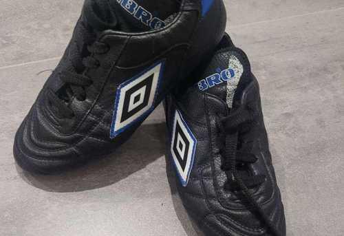 Футбольные бутсы umbro