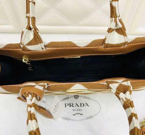 Сумка Prada